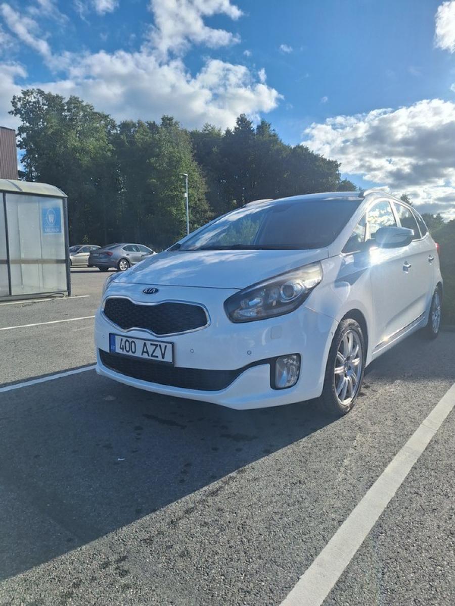 Balts Kia Carens 2014 Tallina, ar dzinēja tilpumu 1.70 L un nobraukumu 199 tūkst. km par 6390 €, foto 16 vietnē AUTOMOTO.COM.LV