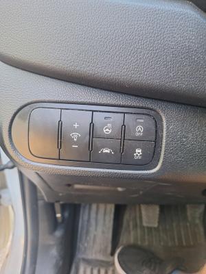 Balts Kia Carens 2014 Tallina, ar dzinēja tilpumu 1.70 L un nobraukumu 199 tūkst. km par 6390 €, foto 24 vietnē AUTOMOTO.COM.LV