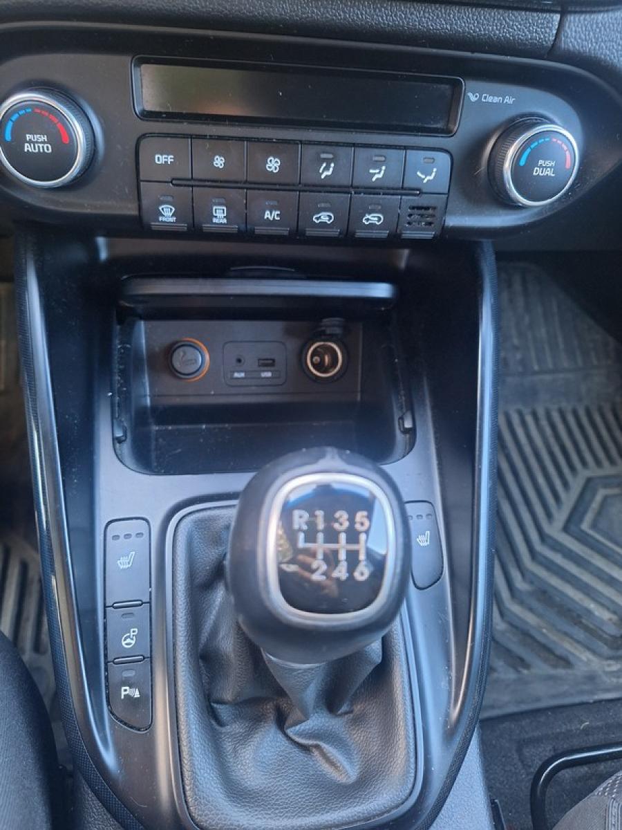 Balts Kia Carens 2014 Tallina, ar dzinēja tilpumu 1.70 L un nobraukumu 199 tūkst. km par 6390 €, foto 28 vietnē AUTOMOTO.COM.LV