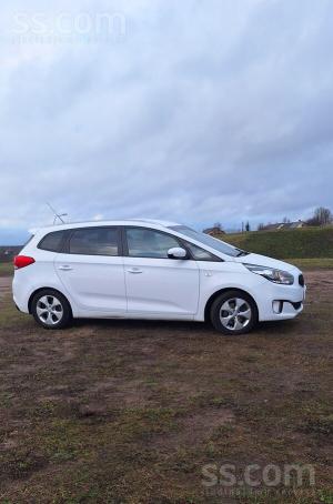 White Kia Carens 2014 in Daugavpils, with an engine capacity of 1.70 L and mileage of 245 thousand km for 6700 €, photo 4 on AUTOMOTO.COM.LV