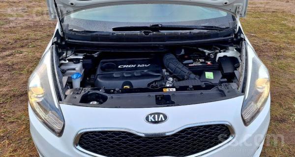 White Kia Carens 2014 in Daugavpils, with an engine capacity of 1.70 L and mileage of 245 thousand km for 6700 €, photo 6 on AUTOMOTO.COM.LV