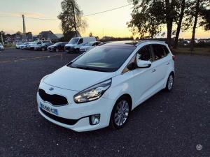 White Kia Carens 2014 in Taurage, with an engine capacity of 1.69 L and mileage of 241 thousand km for 5900 €, photo  on AUTOMOTO.COM.LV