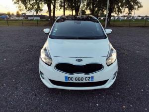 White Kia Carens 2014 in Taurage, with an engine capacity of 1.69 L and mileage of 241 thousand km for 5900 €, photo 6 on AUTOMOTO.COM.LV