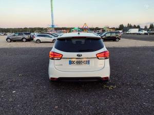 White Kia Carens 2014 in Taurage, with an engine capacity of 1.69 L and mileage of 241 thousand km for 5900 €, photo 8 on AUTOMOTO.COM.LV