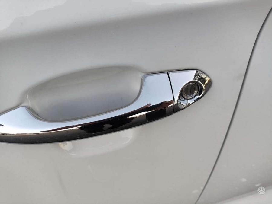 White Kia Carens 2014 in Taurage, with an engine capacity of 1.69 L and mileage of 241 thousand km for 5900 €, photo 11 on AUTOMOTO.COM.LV