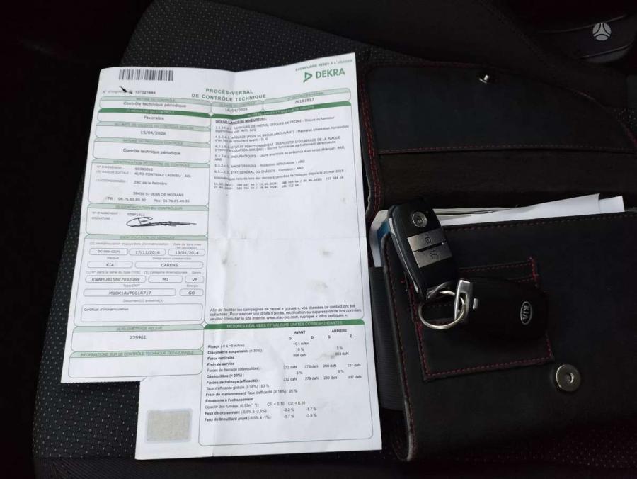 White Kia Carens 2014 in Taurage, with an engine capacity of 1.69 L and mileage of 241 thousand km for 5900 €, photo 13 on AUTOMOTO.COM.LV
