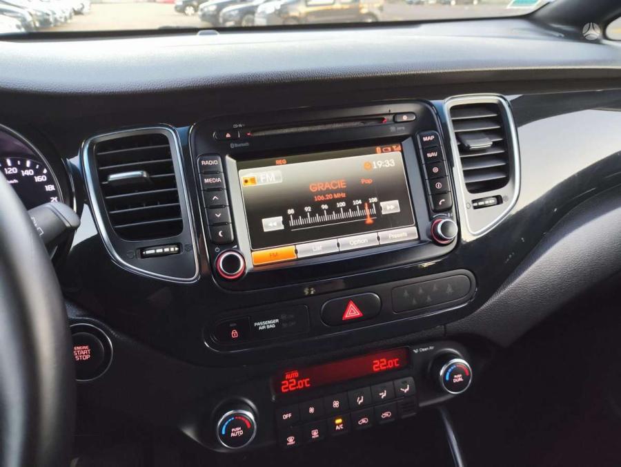 White Kia Carens 2014 in Taurage, with an engine capacity of 1.69 L and mileage of 241 thousand km for 5900 €, photo 21 on AUTOMOTO.COM.LV