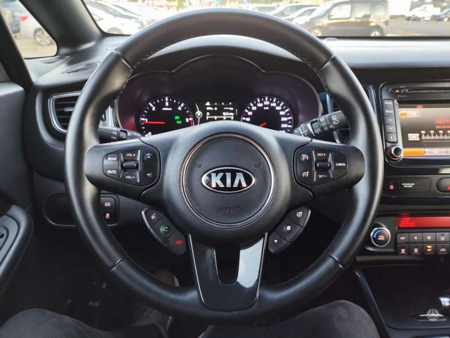 White Kia Carens 2014 in Taurage, with an engine capacity of 1.69 L and mileage of 241 thousand km for 5900 €, photo 24 on AUTOMOTO.COM.LV