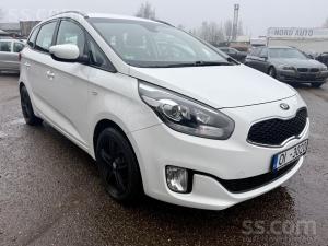 White Kia Carens 2015 in Riga, with an engine capacity of 1.70 L and mileage of 0 thousand km for 5550 €, photo 3 on AUTOMOTO.COM.LV