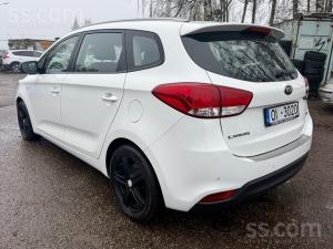 White Kia Carens 2015 in Riga, with an engine capacity of 1.70 L and mileage of 0 thousand km for 5550 €, photo 5 on AUTOMOTO.COM.LV