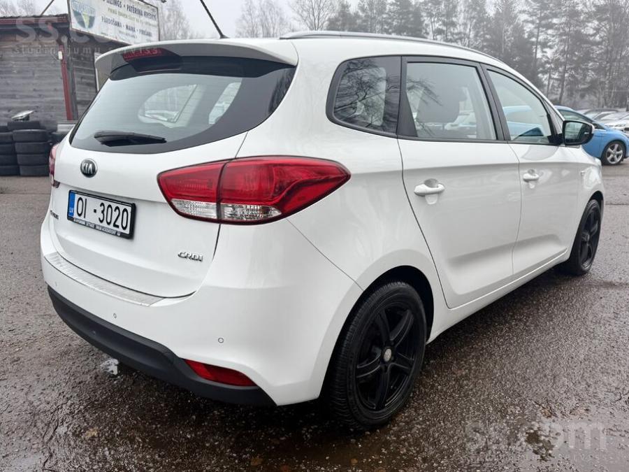 White Kia Carens 2015 in Riga, with an engine capacity of 1.70 L and mileage of 0 thousand km for 5550 €, photo 6 on AUTOMOTO.COM.LV