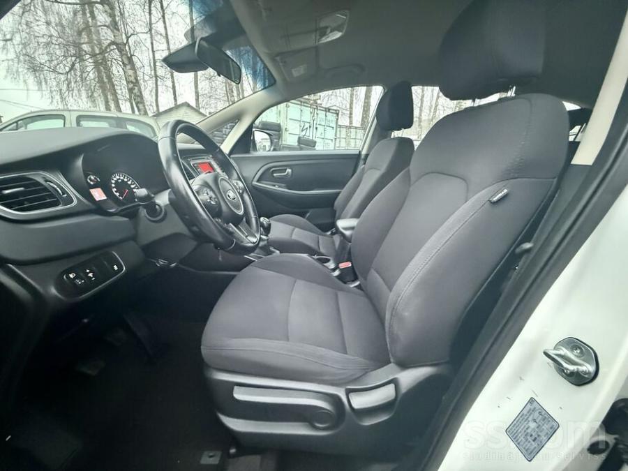 White Kia Carens 2015 in Riga, with an engine capacity of 1.70 L and mileage of 0 thousand km for 5550 €, photo 8 on AUTOMOTO.COM.LV