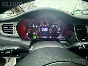 White Kia Carens 2015 in Riga, with an engine capacity of 1.70 L and mileage of 0 thousand km for 5550 €, photo 10 on AUTOMOTO.COM.LV