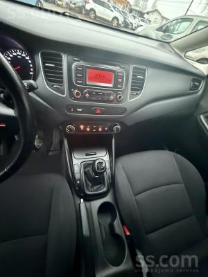 White Kia Carens 2015 in Riga, with an engine capacity of 1.70 L and mileage of 0 thousand km for 5550 €, photo 12 on AUTOMOTO.COM.LV