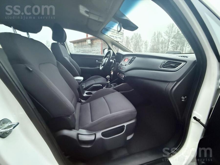 White Kia Carens 2015 in Riga, with an engine capacity of 1.70 L and mileage of 0 thousand km for 5550 €, photo 13 on AUTOMOTO.COM.LV