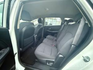White Kia Carens 2015 in Riga, with an engine capacity of 1.70 L and mileage of 0 thousand km for 5550 €, photo 17 on AUTOMOTO.COM.LV