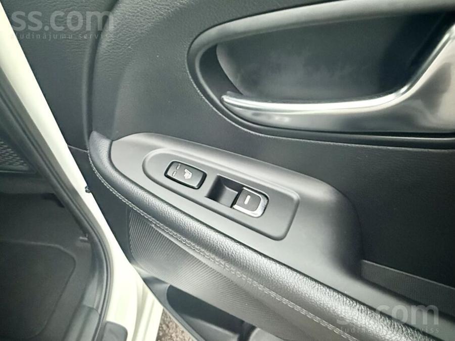 White Kia Carens 2015 in Riga, with an engine capacity of 1.70 L and mileage of 0 thousand km for 5550 €, photo 18 on AUTOMOTO.COM.LV