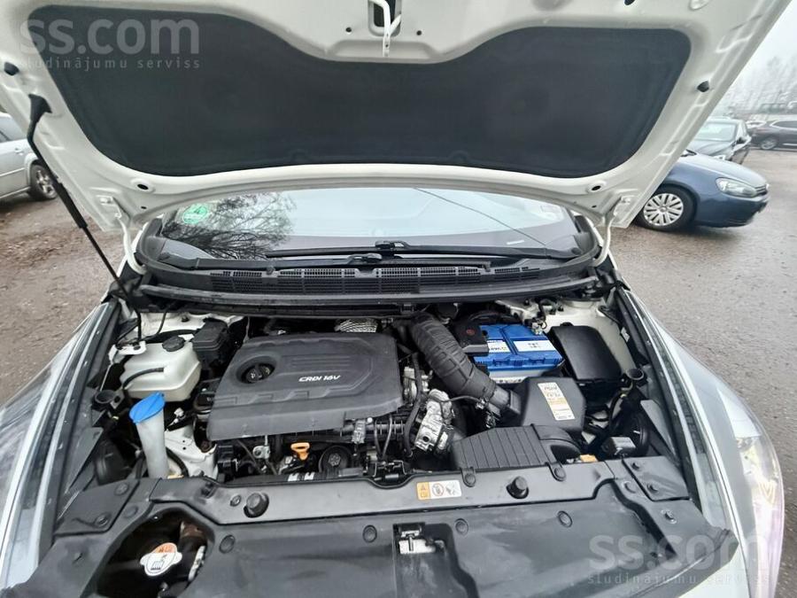 White Kia Carens 2015 in Riga, with an engine capacity of 1.70 L and mileage of 0 thousand km for 5550 €, photo 21 on AUTOMOTO.COM.LV