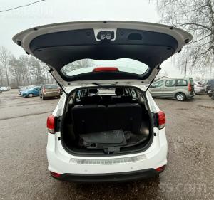 White Kia Carens 2015 in Riga, with an engine capacity of 1.70 L and mileage of 0 thousand km for 5550 €, photo 22 on AUTOMOTO.COM.LV