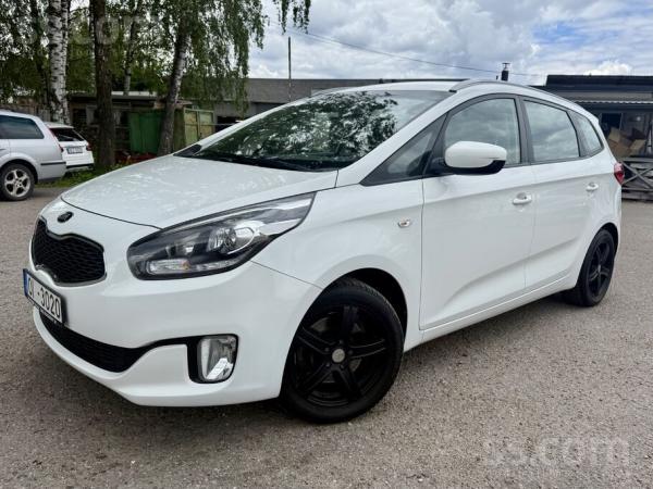 White Kia Carens 2015 in Riga, with an engine capacity of 1.70 L and mileage of 0 thousand km for 5990 €, photo 1 on AUTOMOTO.COM.LV