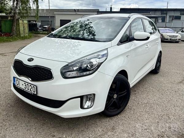White Kia Carens 2015 in Riga, with an engine capacity of 1.70 L and mileage of 0 thousand km for 5990 €, photo 2 on AUTOMOTO.COM.LV