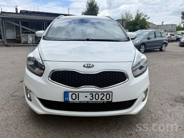 White Kia Carens 2015 in Riga, with an engine capacity of 1.70 L and mileage of 0 thousand km for 5990 €, photo 5 on AUTOMOTO.COM.LV