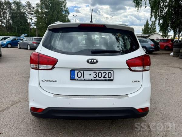 White Kia Carens 2015 in Riga, with an engine capacity of 1.70 L and mileage of 0 thousand km for 5990 €, photo 10 on AUTOMOTO.COM.LV