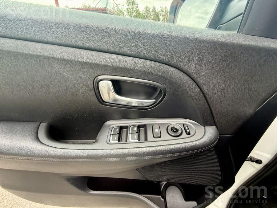 Balts Kia Carens 2015 Rīga, ar dzinēja tilpumu 1.70 L un nobraukumu 0 tūkst. km par 5990 €, foto 19 vietnē AUTOMOTO.COM.LV