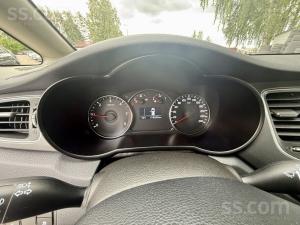 Balts Kia Carens 2015 Rīga, ar dzinēja tilpumu 1.70 L un nobraukumu 0 tūkst. km par 5990 €, foto 20 vietnē AUTOMOTO.COM.LV