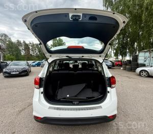 Balts Kia Carens 2015 Rīga, ar dzinēja tilpumu 1.70 L un nobraukumu 0 tūkst. km par 5990 €, foto 24 vietnē AUTOMOTO.COM.LV