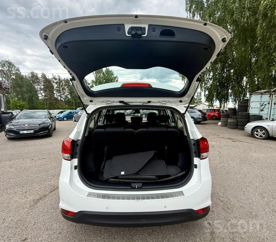Balts Kia Carens 2015 Rīga, ar dzinēja tilpumu 1.70 L un nobraukumu 0 tūkst. km par 5990 €, foto 24 vietnē AUTOMOTO.COM.LV