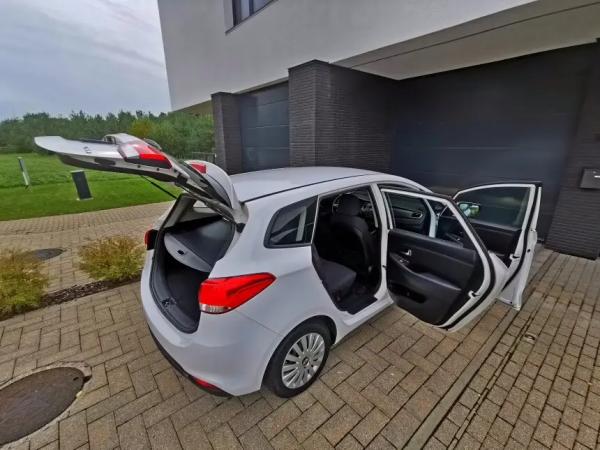 Balts Kia Carens 2015 Rīga, ar dzinēja tilpumu 1.70 L un nobraukumu 134 tūkst. km par 8500 €, foto 10 vietnē AUTOMOTO.COM.LV