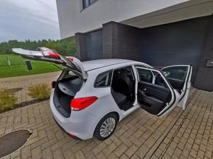 Balts Kia Carens 2015 Rīga, ar dzinēja tilpumu 1.70 L un nobraukumu 134 tūkst. km par 8500 €, foto 11 vietnē AUTOMOTO.COM.LV