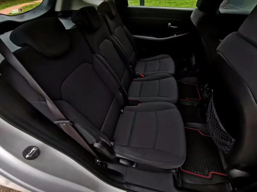 Balts Kia Carens 2015 Rīga, ar dzinēja tilpumu 1.70 L un nobraukumu 134 tūkst. km par 8500 €, foto 14 vietnē AUTOMOTO.COM.LV