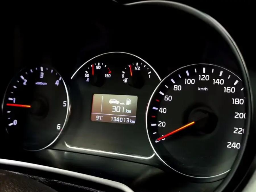 Balts Kia Carens 2015 Rīga, ar dzinēja tilpumu 1.70 L un nobraukumu 134 tūkst. km par 8500 €, foto 15 vietnē AUTOMOTO.COM.LV