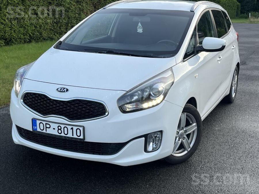 White Kia Carens 2015 in Riga, with an engine capacity of 1.70 L and mileage of 180 thousand km for 4950 €, photo 1 on AUTOMOTO.COM.LV
