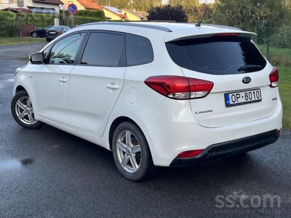 White Kia Carens 2015 in Riga, with an engine capacity of 1.70 L and mileage of 180 thousand km for 4950 €, photo 2 on AUTOMOTO.COM.LV