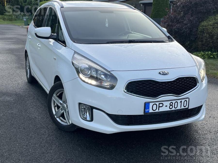 White Kia Carens 2015 in Riga, with an engine capacity of 1.70 L and mileage of 180 thousand km for 4950 €, photo 4 on AUTOMOTO.COM.LV