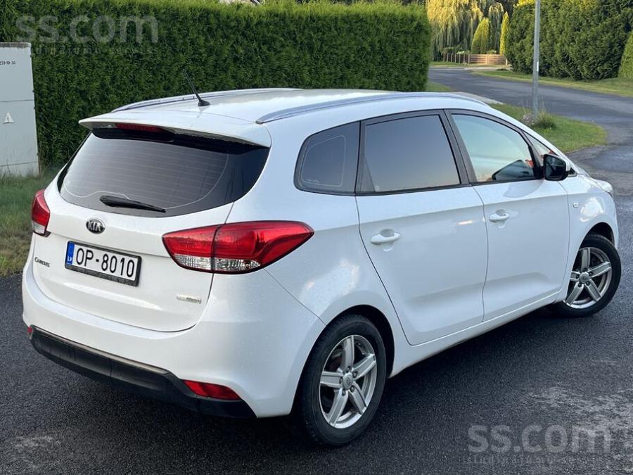 White Kia Carens 2015 in Riga, with an engine capacity of 1.70 L and mileage of 180 thousand km for 4950 €, photo 5 on AUTOMOTO.COM.LV