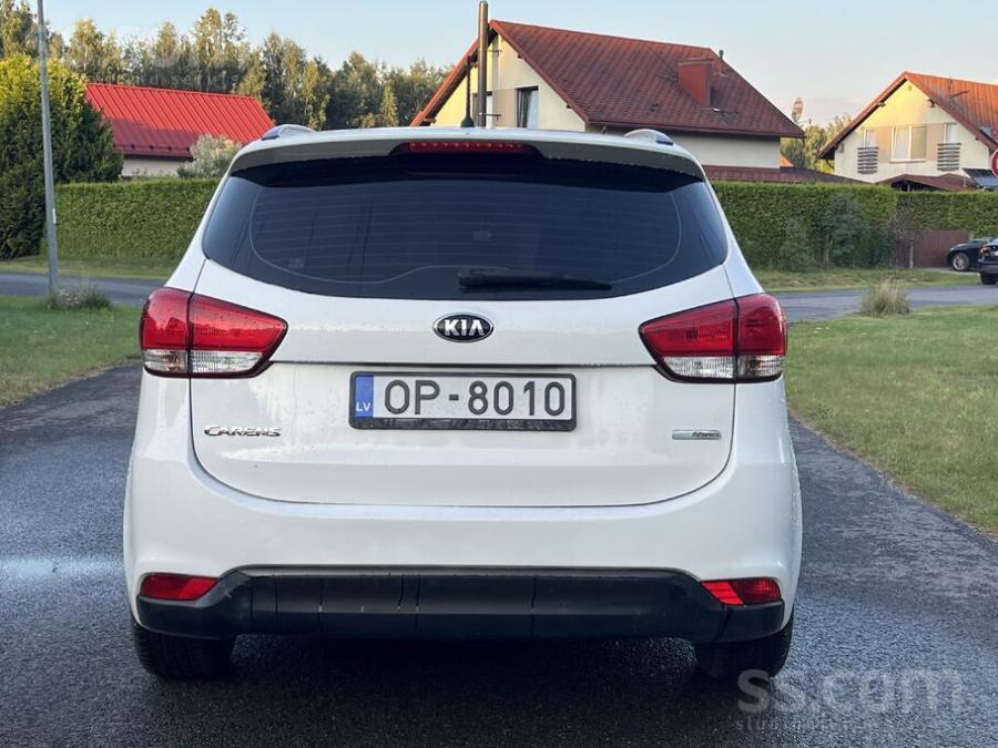 White Kia Carens 2015 in Riga, with an engine capacity of 1.70 L and mileage of 180 thousand km for 4950 €, photo 7 on AUTOMOTO.COM.LV