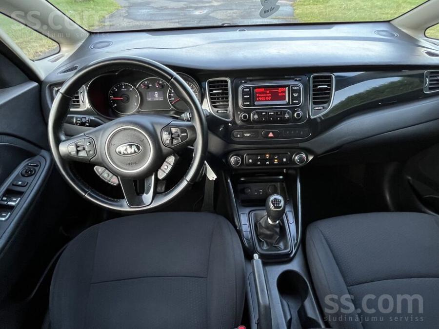 White Kia Carens 2015 in Riga, with an engine capacity of 1.70 L and mileage of 180 thousand km for 4950 €, photo 8 on AUTOMOTO.COM.LV