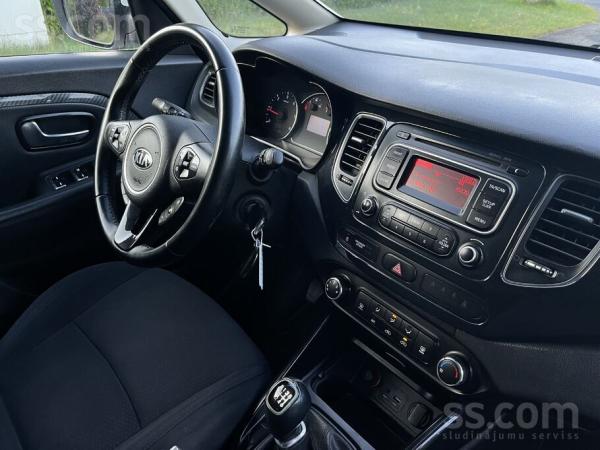 White Kia Carens 2015 in Riga, with an engine capacity of 1.70 L and mileage of 180 thousand km for 4950 €, photo 8 on AUTOMOTO.COM.LV
