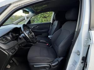 White Kia Carens 2015 in Riga, with an engine capacity of 1.70 L and mileage of 180 thousand km for 4950 €, photo 10 on AUTOMOTO.COM.LV
