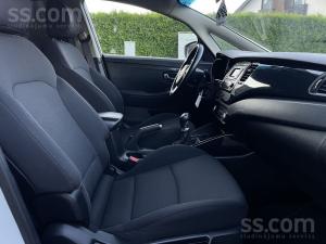 White Kia Carens 2015 in Riga, with an engine capacity of 1.70 L and mileage of 180 thousand km for 4950 €, photo 11 on AUTOMOTO.COM.LV