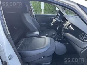White Kia Carens 2015 in Riga, with an engine capacity of 1.70 L and mileage of 180 thousand km for 4950 €, photo 12 on AUTOMOTO.COM.LV