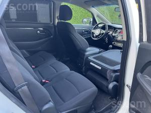 White Kia Carens 2015 in Riga, with an engine capacity of 1.70 L and mileage of 180 thousand km for 4950 €, photo 13 on AUTOMOTO.COM.LV