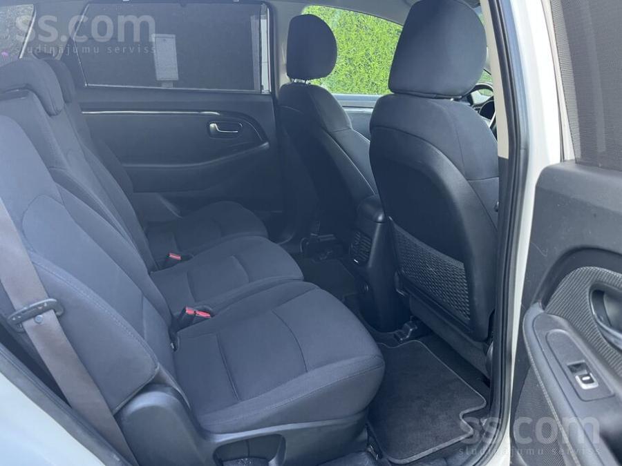 White Kia Carens 2015 in Riga, with an engine capacity of 1.70 L and mileage of 180 thousand km for 4950 €, photo 14 on AUTOMOTO.COM.LV