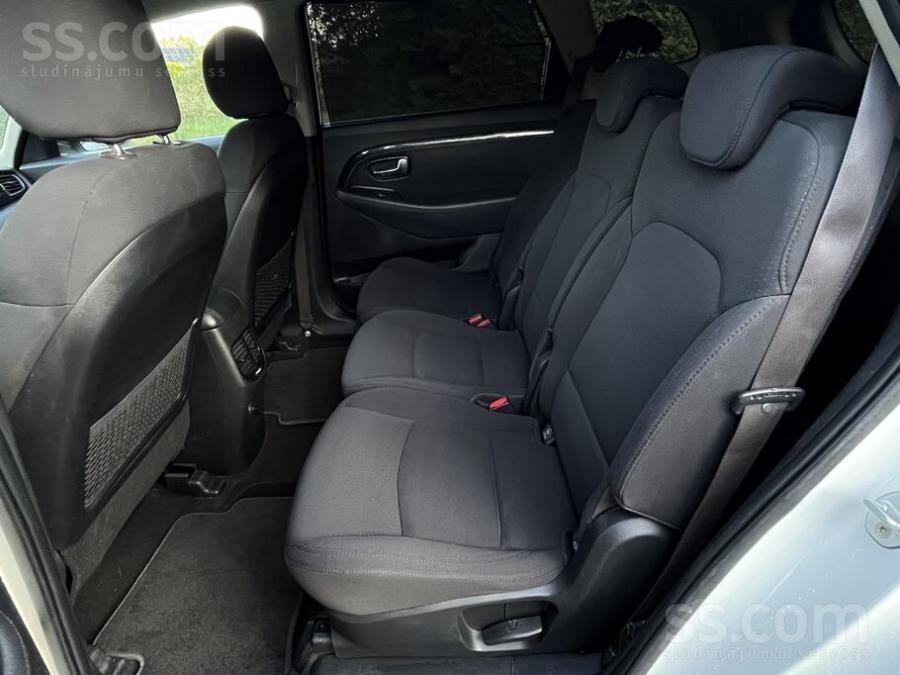 White Kia Carens 2015 in Riga, with an engine capacity of 1.70 L and mileage of 180 thousand km for 4950 €, photo 15 on AUTOMOTO.COM.LV