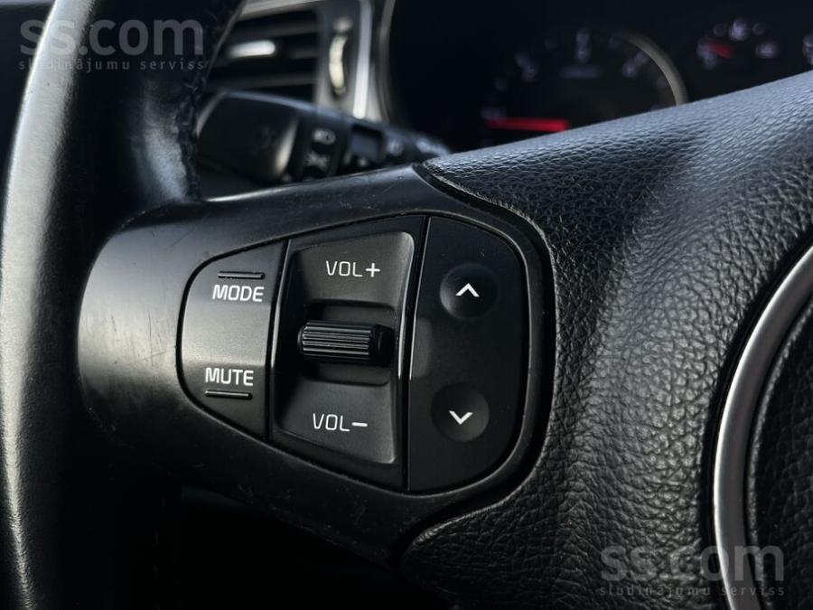 White Kia Carens 2015 in Riga, with an engine capacity of 1.70 L and mileage of 180 thousand km for 4950 €, photo 21 on AUTOMOTO.COM.LV