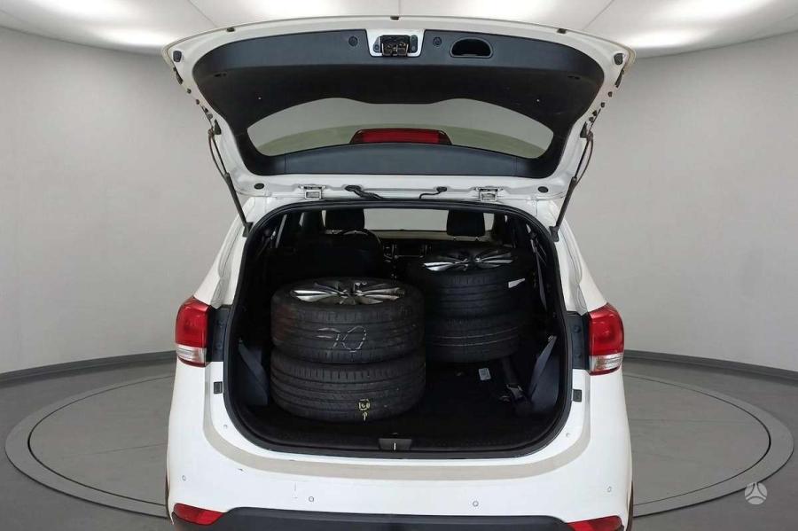 Balts Kia Carens 2017 Viļņa, ar dzinēja tilpumu 1.69 L un nobraukumu 225 tūkst. km par 3000 €, foto 7 vietnē AUTOMOTO.COM.LV